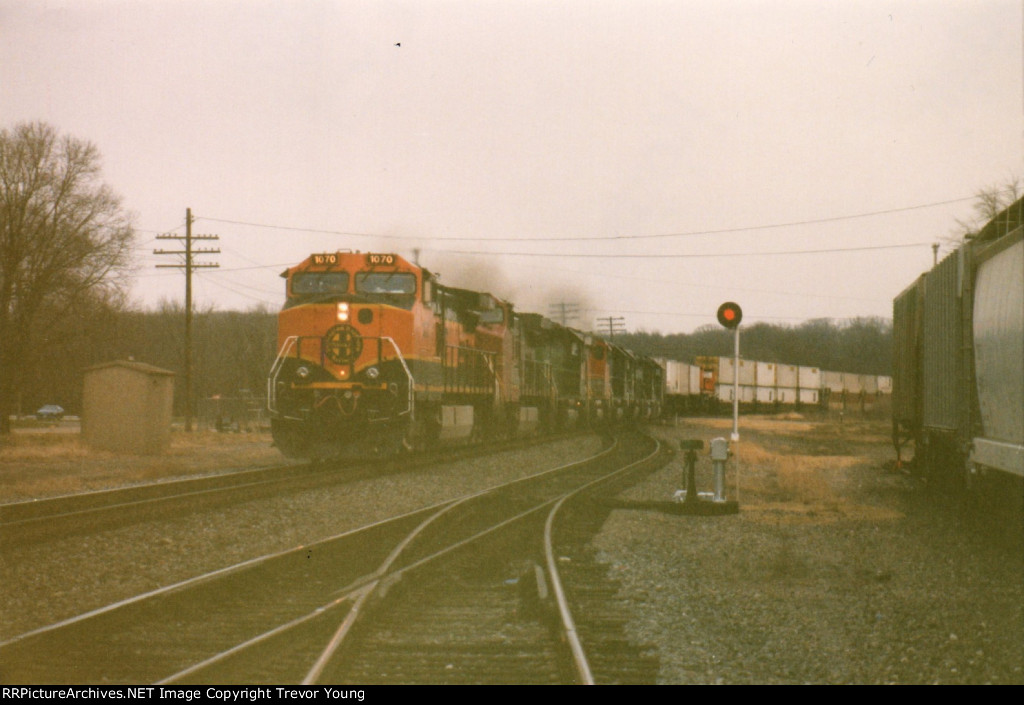 BNSF 1070 W at Oregon